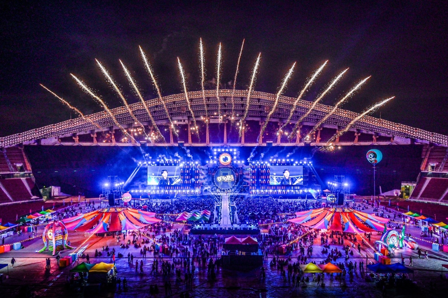 บันทึกประวัติศาสตร์ “OCTOPOP” เทศกาลดนตรีที่ดึงศิลปินขึ้นเวทีราชมังฯ ...